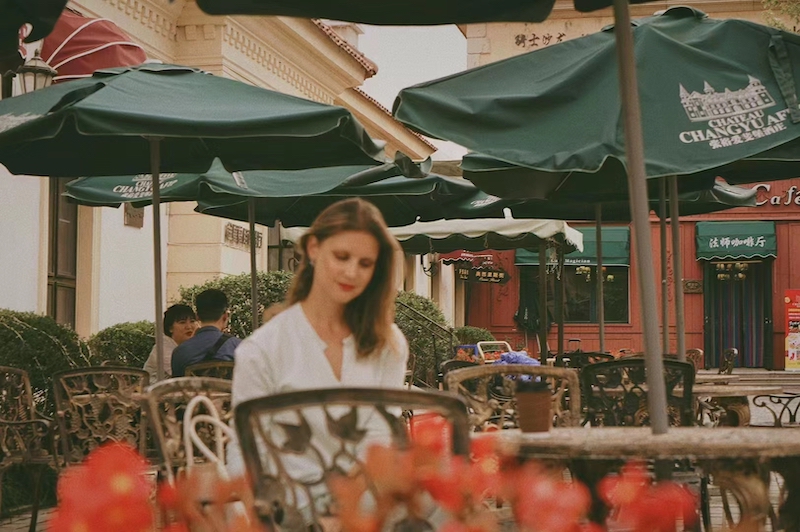 Foreign Friends Experience Beijing Coffee Culture