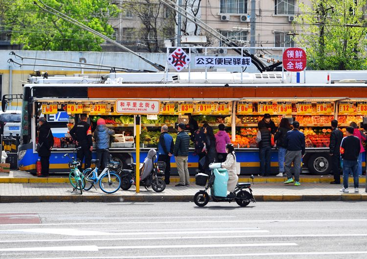 Beijing to Convert 300 Retired Buses into Pop-Up Stalls for Local Residents