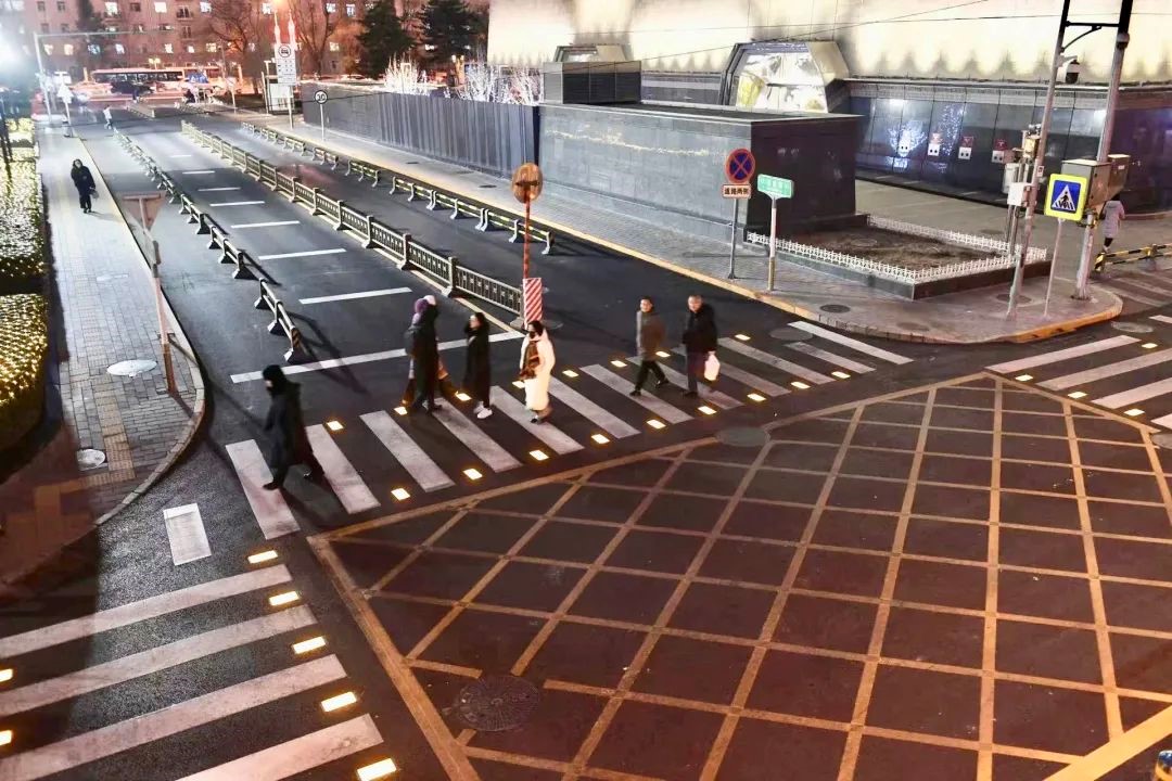 Beijing Installs Two Additional Luminous Zebra Crossings