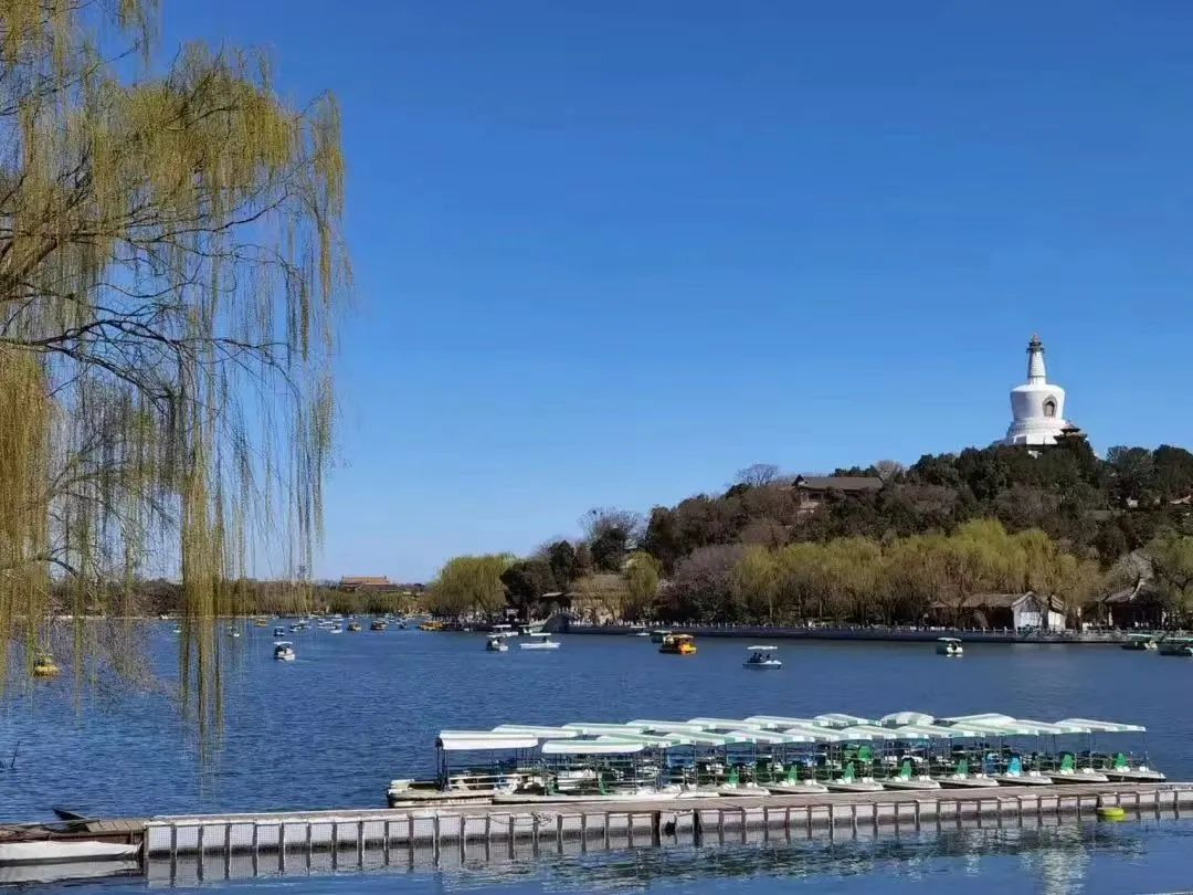 Boats Set Sail in Beijing’s Beihai Park